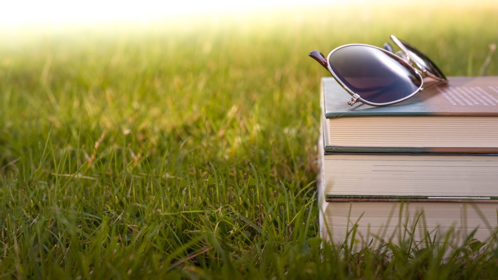 iTro-redaksjonen deler sine beste boktips for sommeren! | iTro